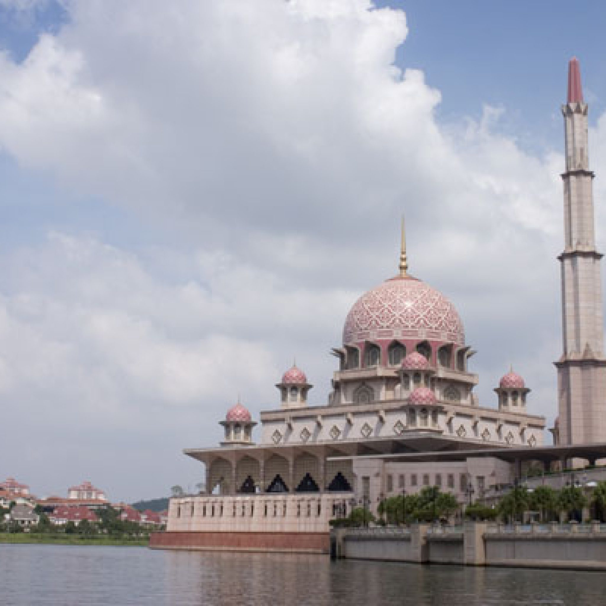 A Visitor's Guide To Putra Mosque (The Pink Mosque) - MyTravelLane